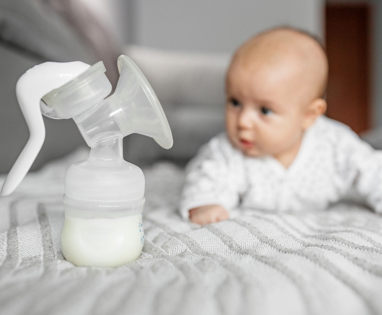Breastfeeding vs. Pumping – Exploring the Best Option